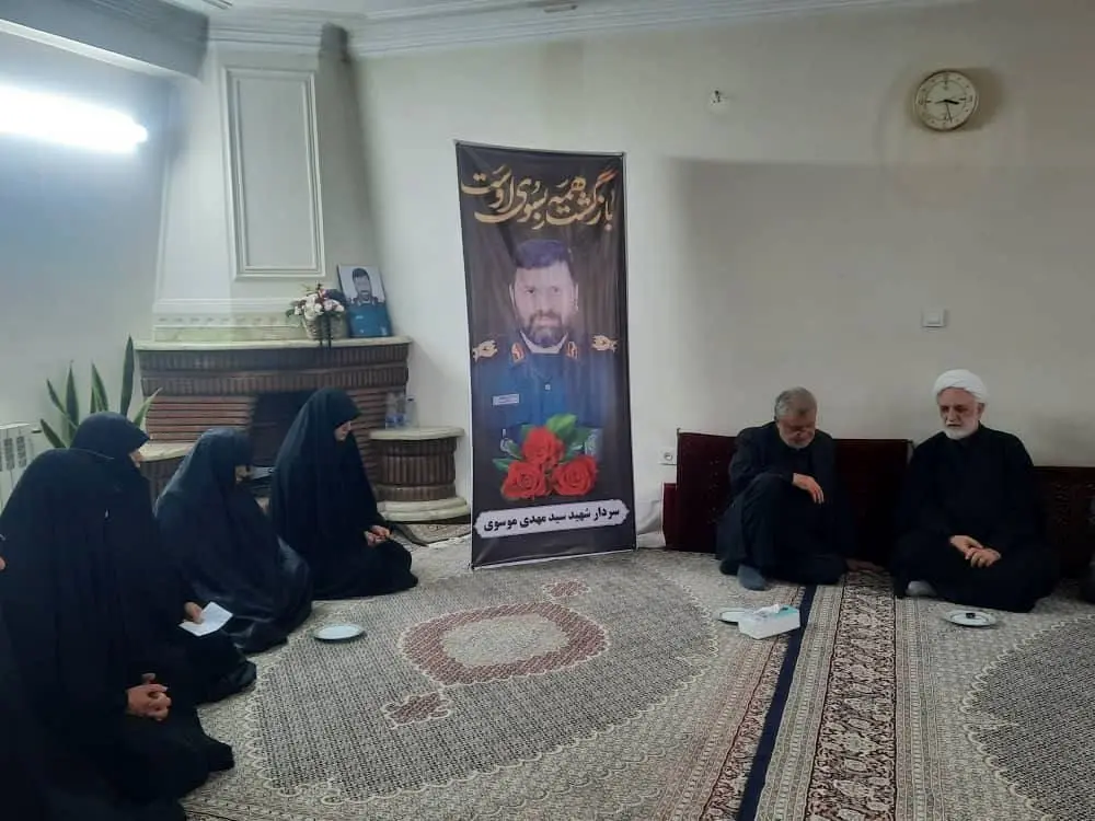 حضور رئیس قوه قضائیه در منزل رئیس تیم حفاظت رئیس جمهور فقید