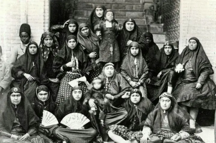 این دختر جوان با این قیافه رابین هود دوران ناصرالدین شاه بوده است عکس