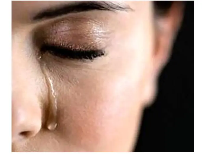این زن زیبا بخاطر گرسنه نماندن فرزندانش خودش را به زشت ترین زن دنیا